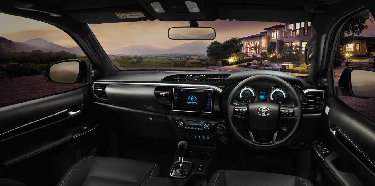 Le Toyota Hilux restylé, version Rocco en prime - Le Blog Auto