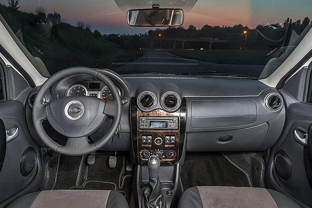 Moscou 2014 : Lada Largus VIP, comme son nom l'indique...ou presque - Le Blog Auto