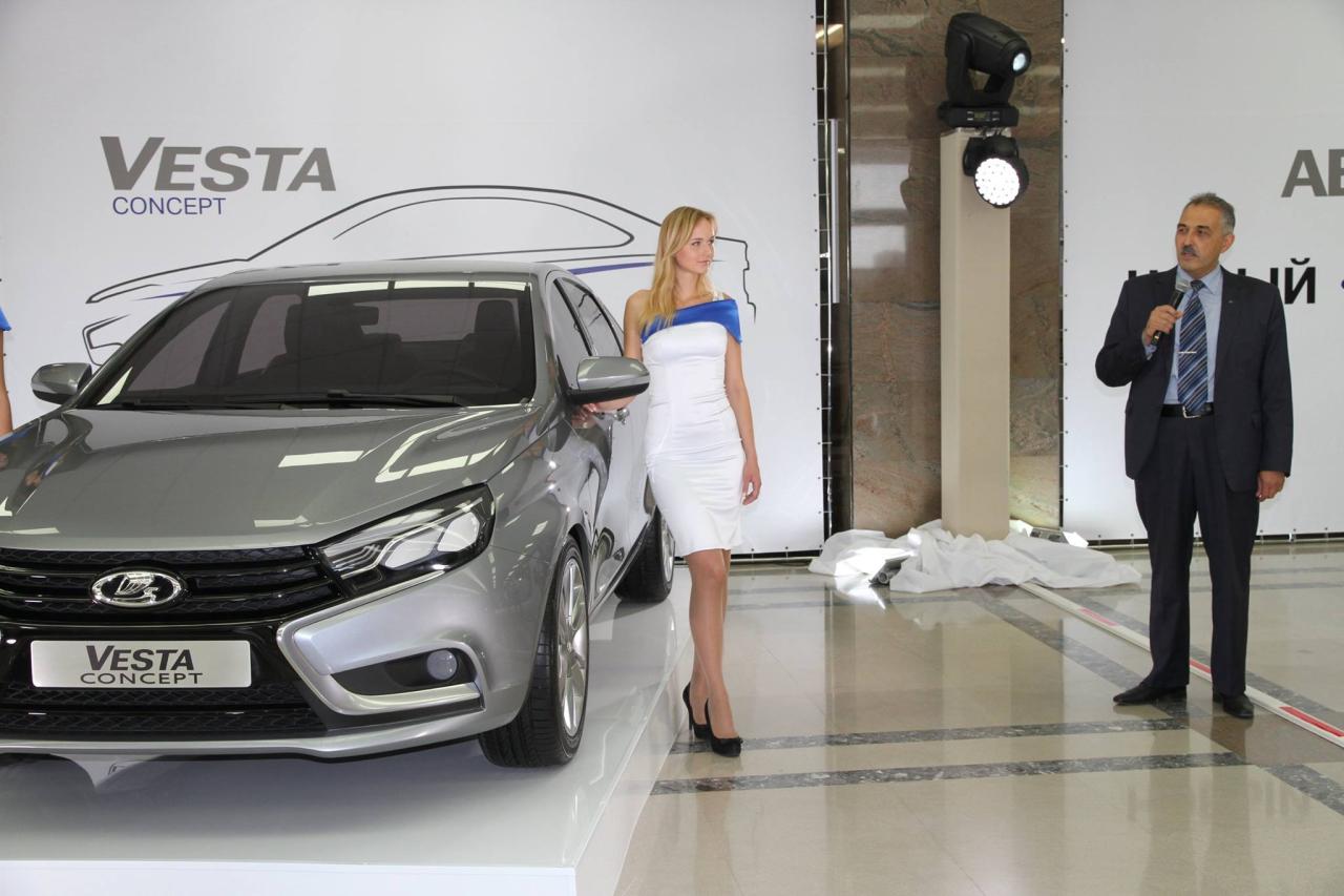 Moscou 2014 : Lada Vesta et XRay2 Concept - Le Blog Auto
