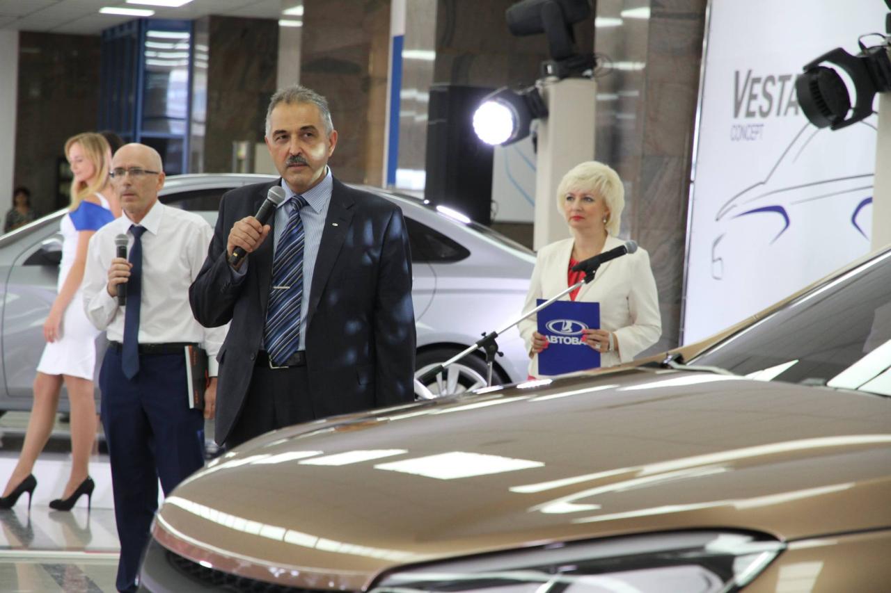 Moscou 2014 : Lada Vesta et XRay2 Concept - Le Blog Auto