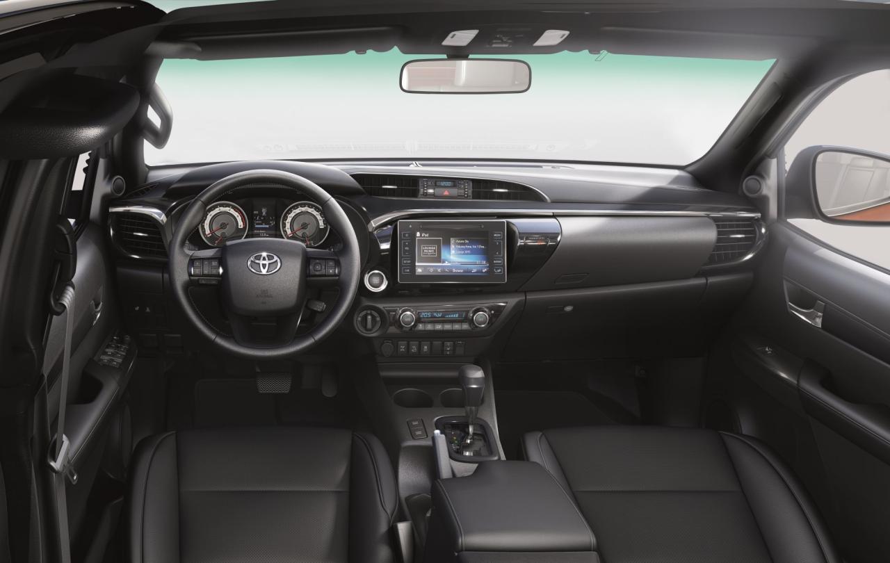 Toyota Hilux Invincible : gâteau d'anniversaire 1 - Le Blog Auto
