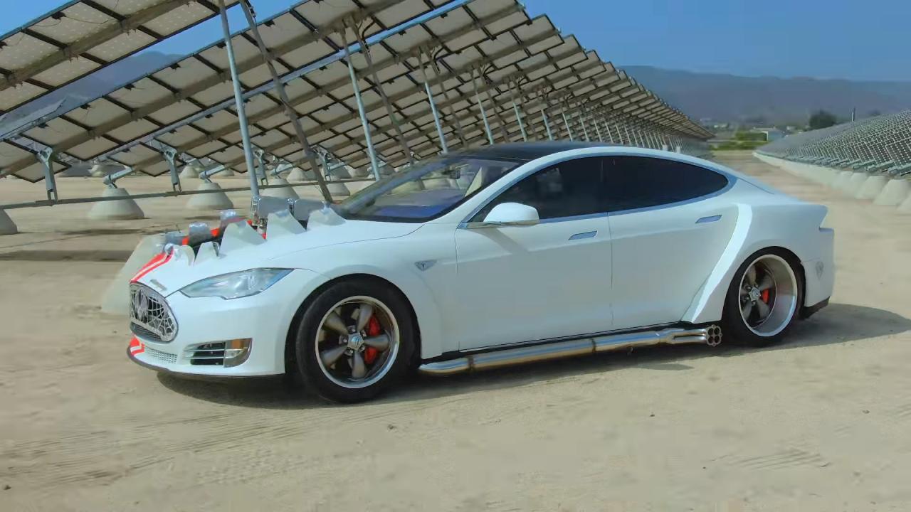 Tesla Model S V8 Gotham garage - Le Blog Auto