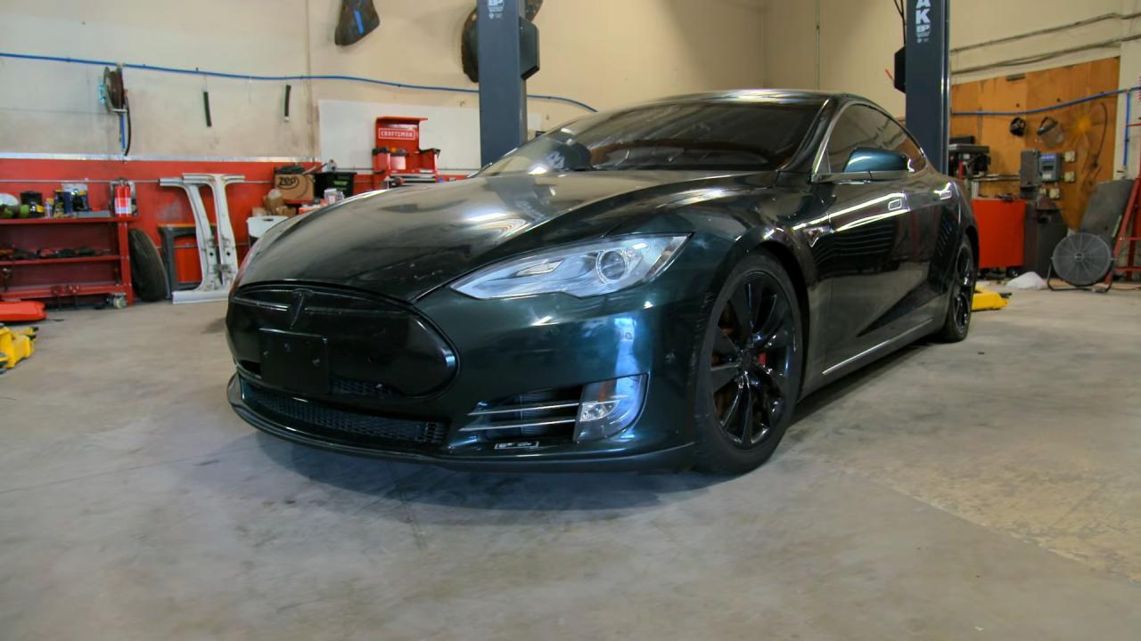 Tesla Model S V8 Gotham garage - Le Blog Auto