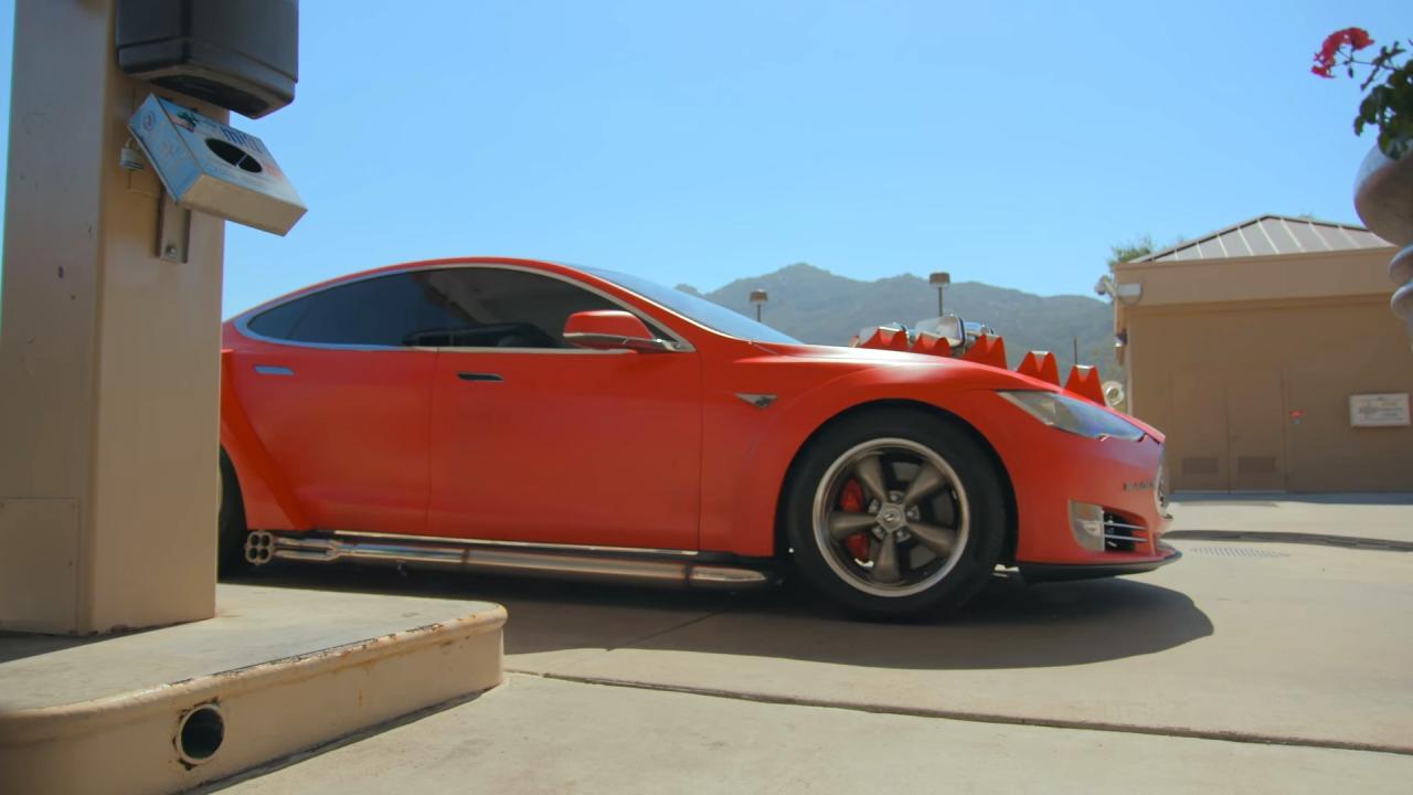 Tesla Model S V8 Gotham garage - Le Blog Auto