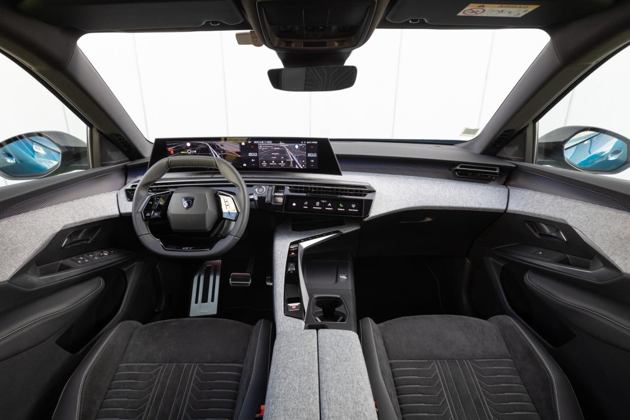 [VIDEO] Essai Peugeot e-3008 de 210 ch - Le Blog Auto