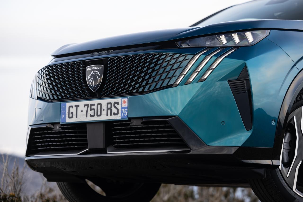 [VIDEO] Essai Peugeot e-3008 de 210 ch - Le Blog Auto