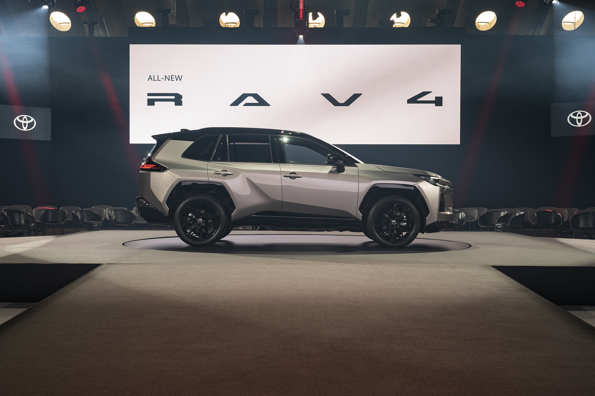 Voici le nouveau Toyota Rav4 - Le Blog Auto