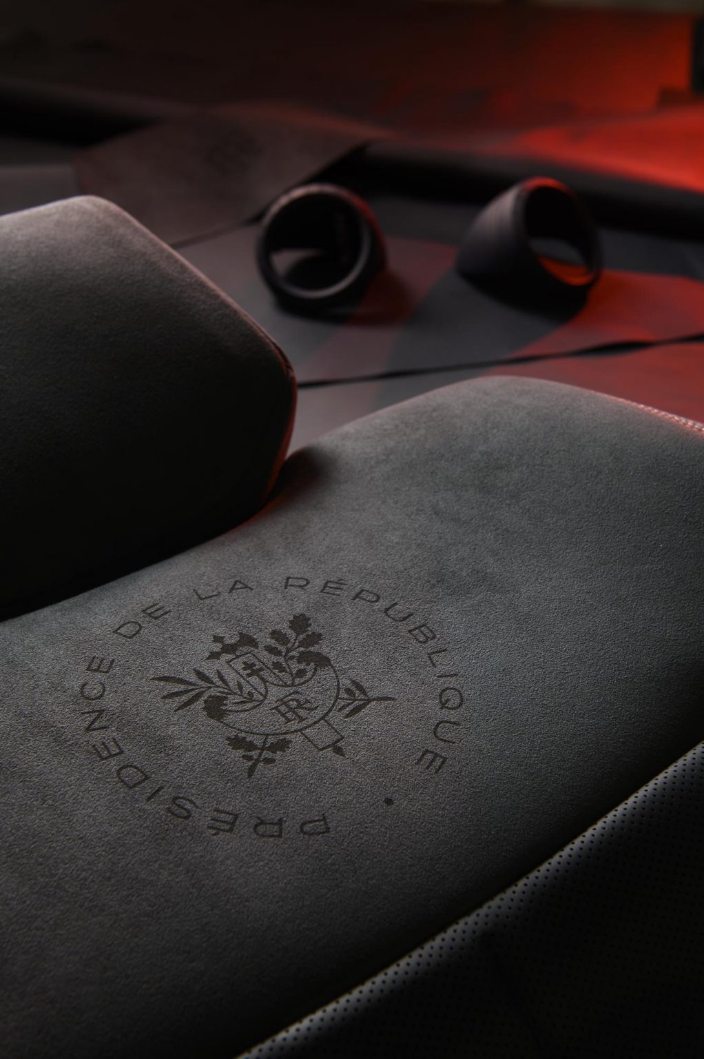 Voiture présidentielle : Renault Rafale Hyper Hybrid E-Tech 4x4 ...