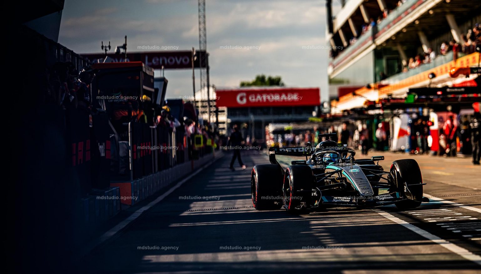 F1 - Russell sort les muscles et Antonelli au Sprint Canada 2026 - Le ...